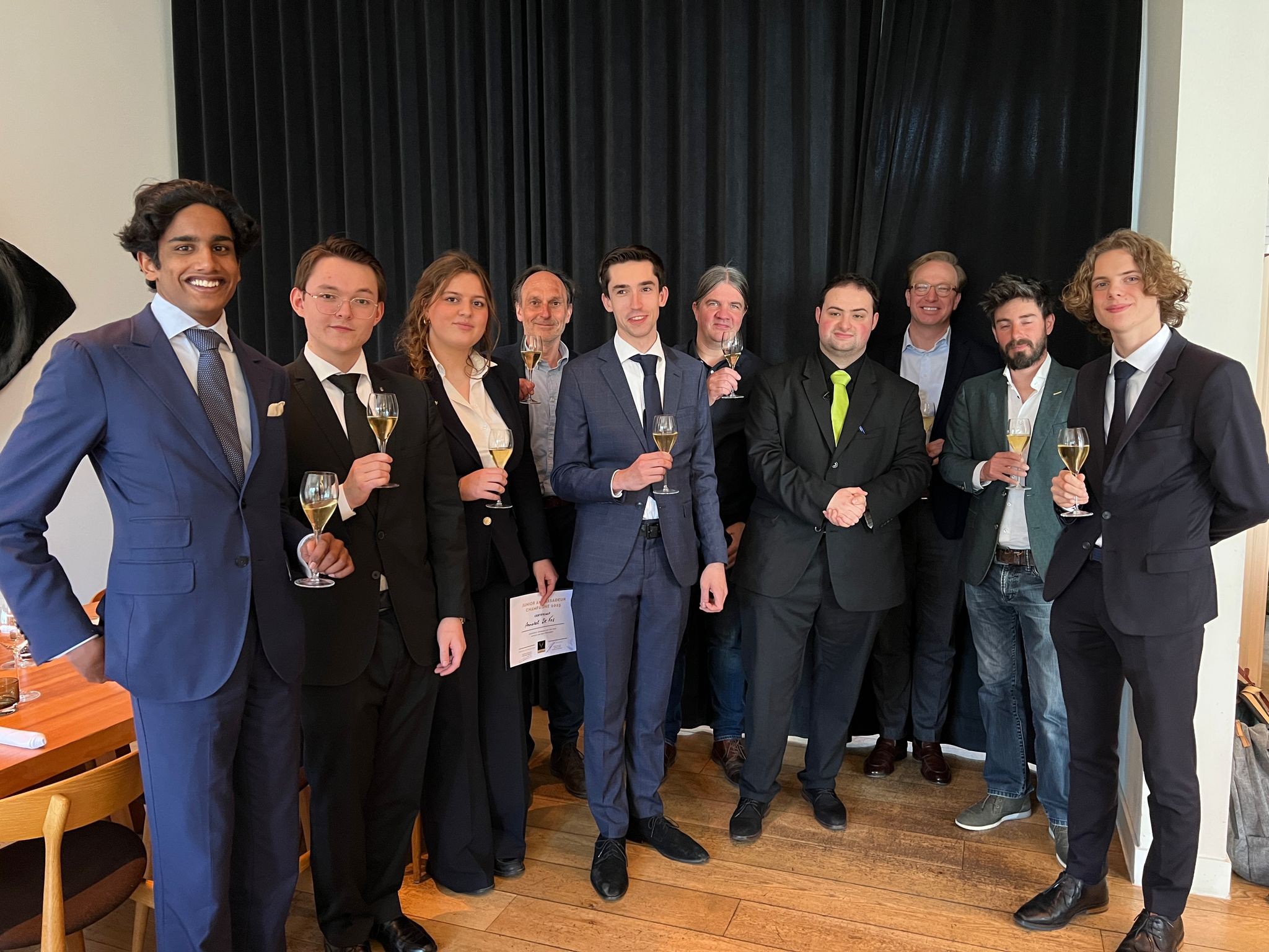 West-Vlaamse Annabel kroont zich tot Junior Champagne sommelier ...